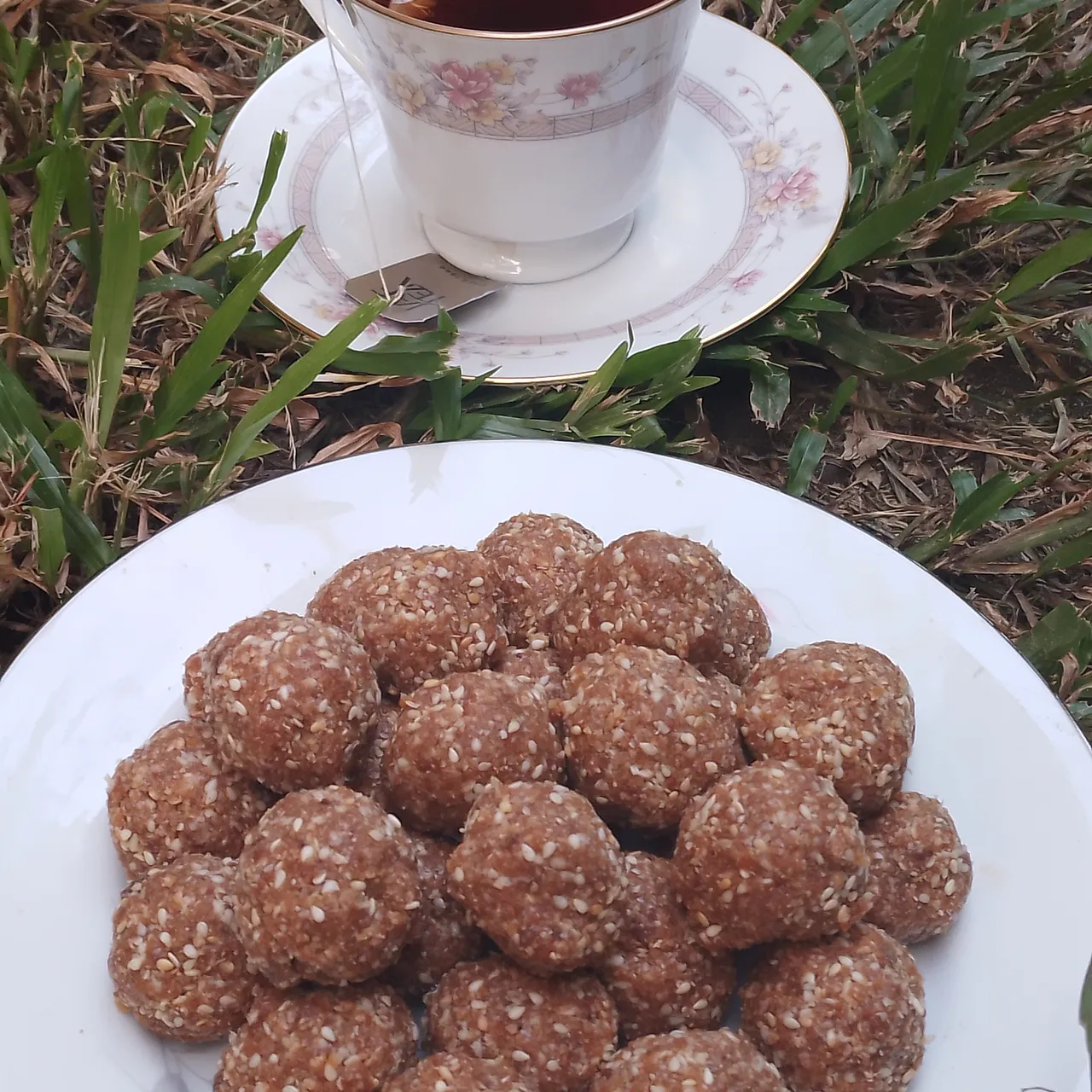 Sri Lankan most famous Thala Balls / Gingelly Balls