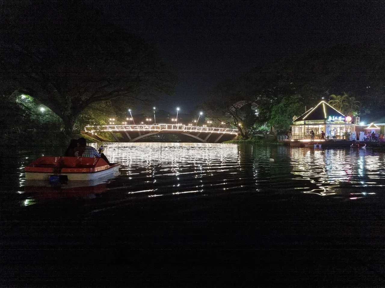 Travel To Dhanmondi Lake : An adventure in the city of Dhaka