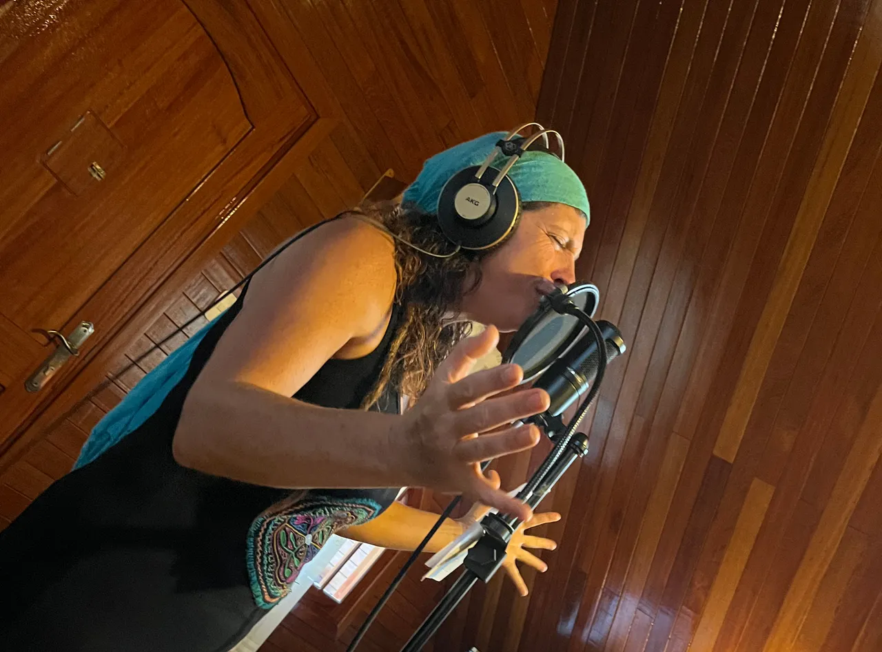 Introducing myself to Hive Music Community ENG/SPA