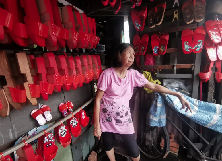 TRADITIONAL WOODEN CLOG OR 'CHA KIAK' IN MELAKA