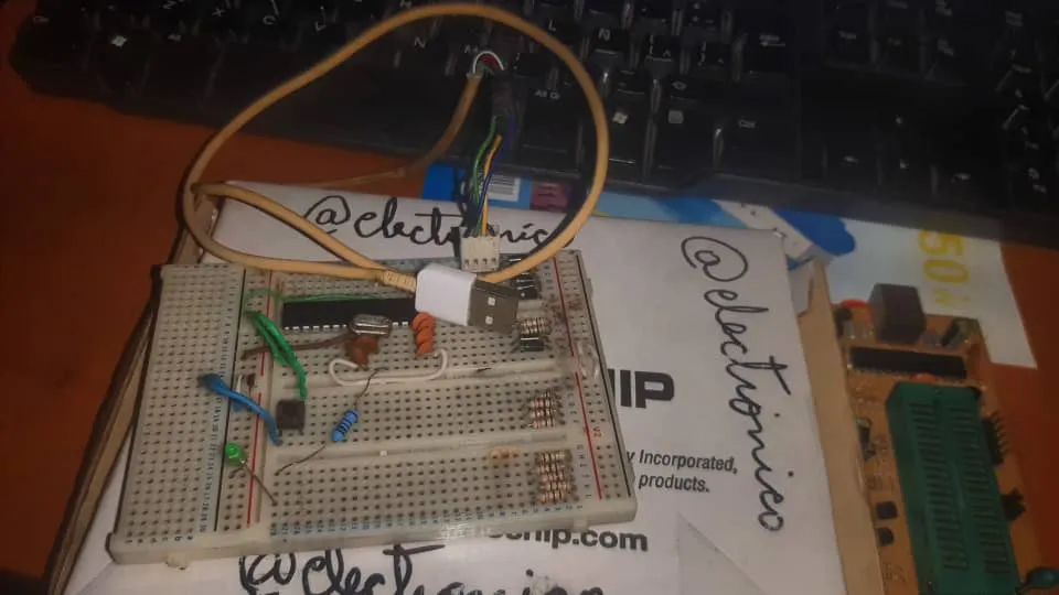 Bootloader on PIC Microcontrollers EN/ES