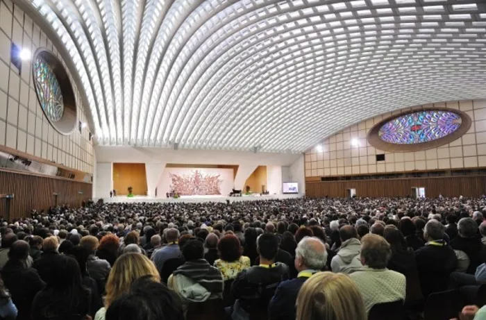 Pope Paul VI Audience Hall: Snake Bite in Vatican City + St. Pete...