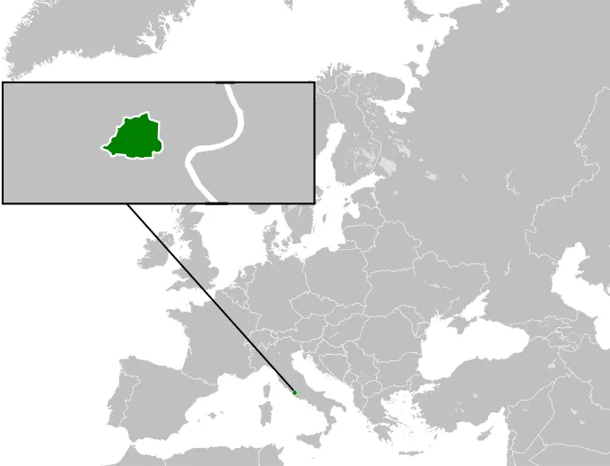 Pope Paul VI Audience Hall: Snake Bite in Vatican City + St. Pete...