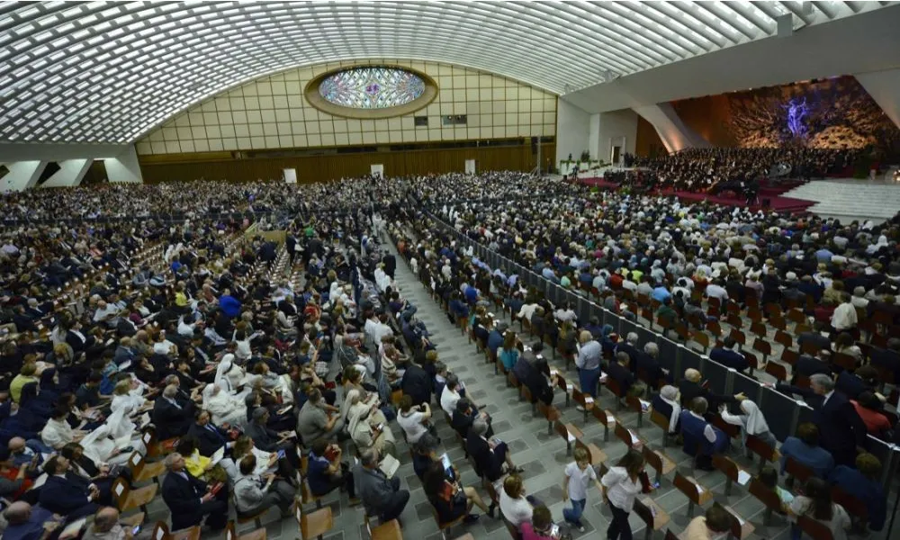 Pope Paul VI Audience Hall: Snake Bite in Vatican City + St. Pete...