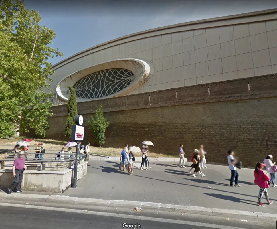 Pope Paul VI Audience Hall: Snake Bite in Vatican City + St. Pete...