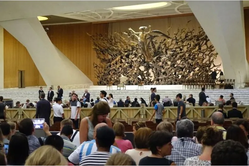 Pope Paul VI Audience Hall: Snake Bite in Vatican City + St. Pete...