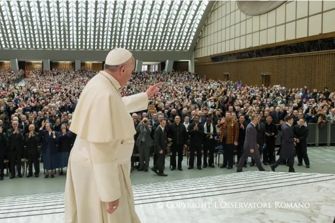 Pope Paul VI Audience Hall: Snake Bite in Vatican City + St. Pete...