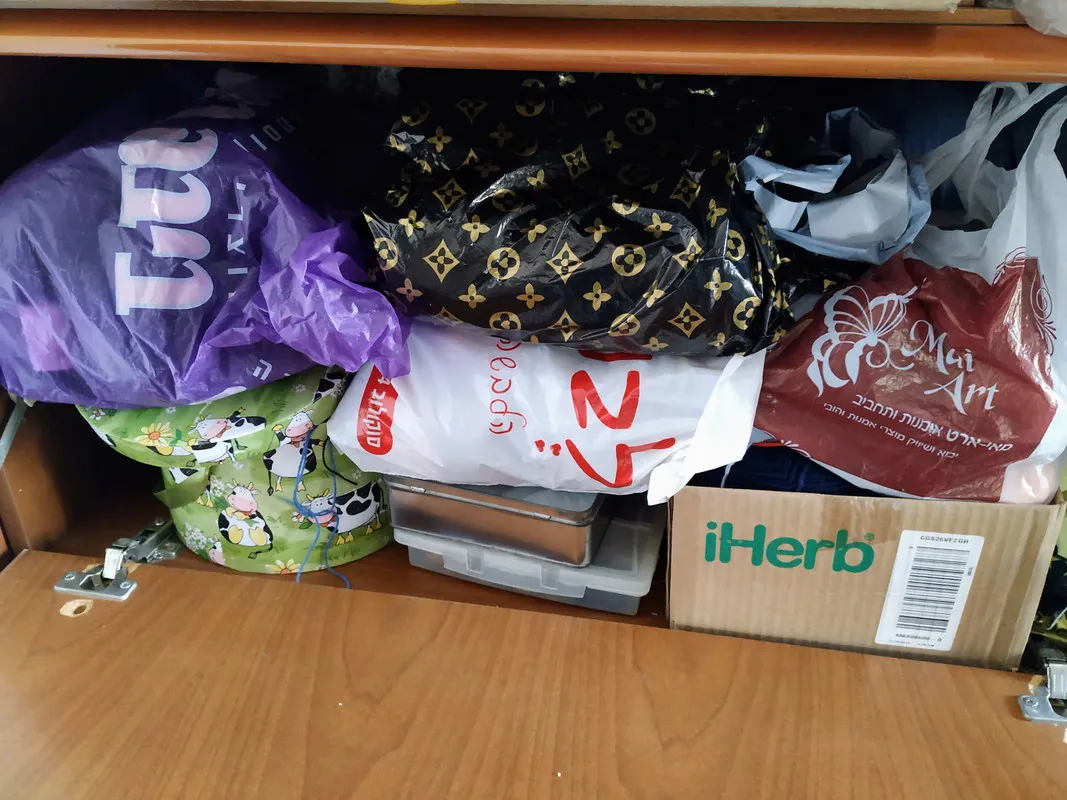 Sorting my stock of knitting yarn