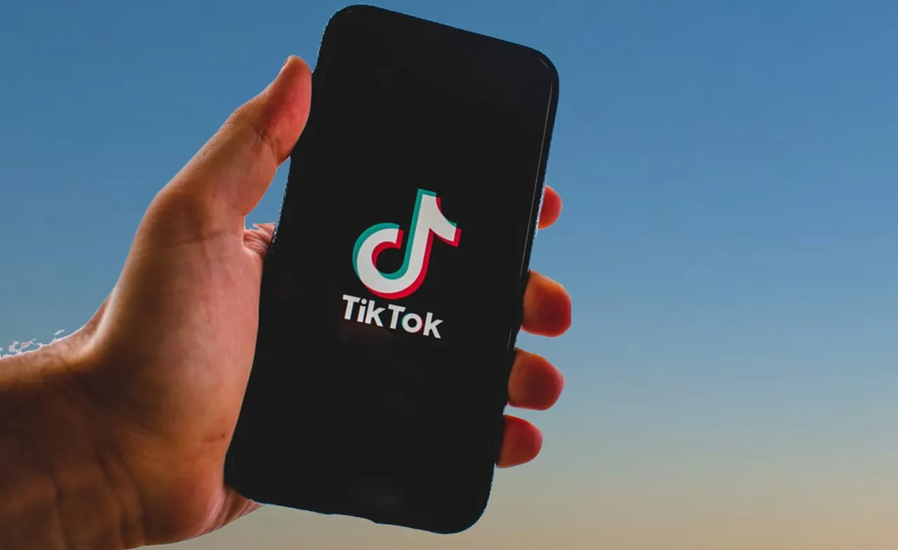 [ESP /ING] Tik Tok es la numero uno. / Tik Tok is number one.