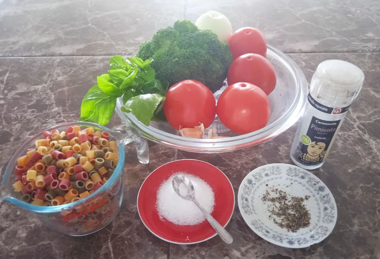 Thimble Pasta With Neapolitan Sauce, my way. / Pasta Dedal Con Sals...