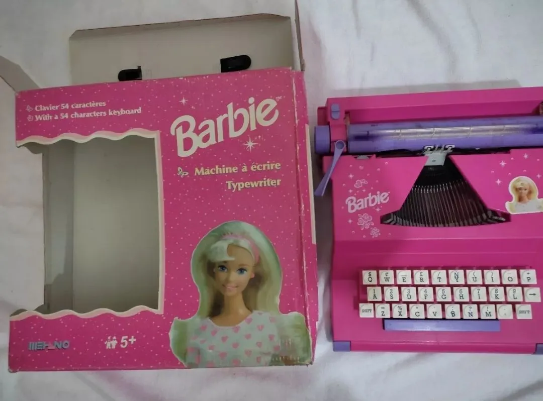 Échame el Cuento: la máquina de escribir de Barbie, dejó un vacío e...
