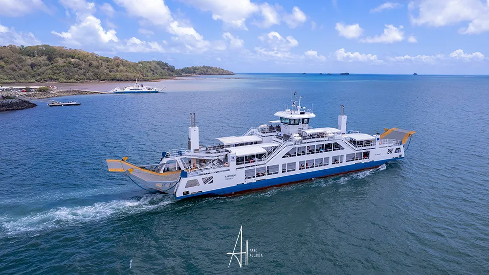 VISITING MAYOTTE - LA BARGE