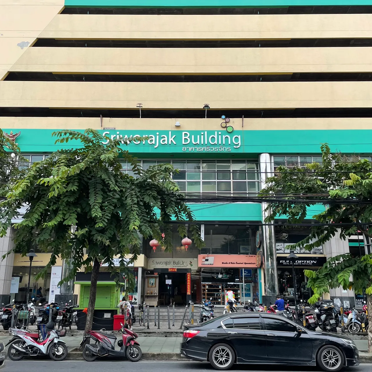 Wednesday Walk: walking around Worachak Road, Bangkok.