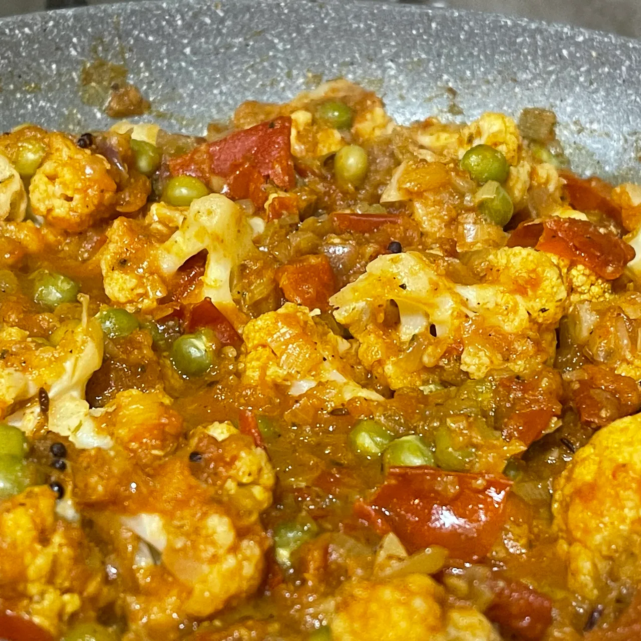 Cauliflowers and Peas Sabzi