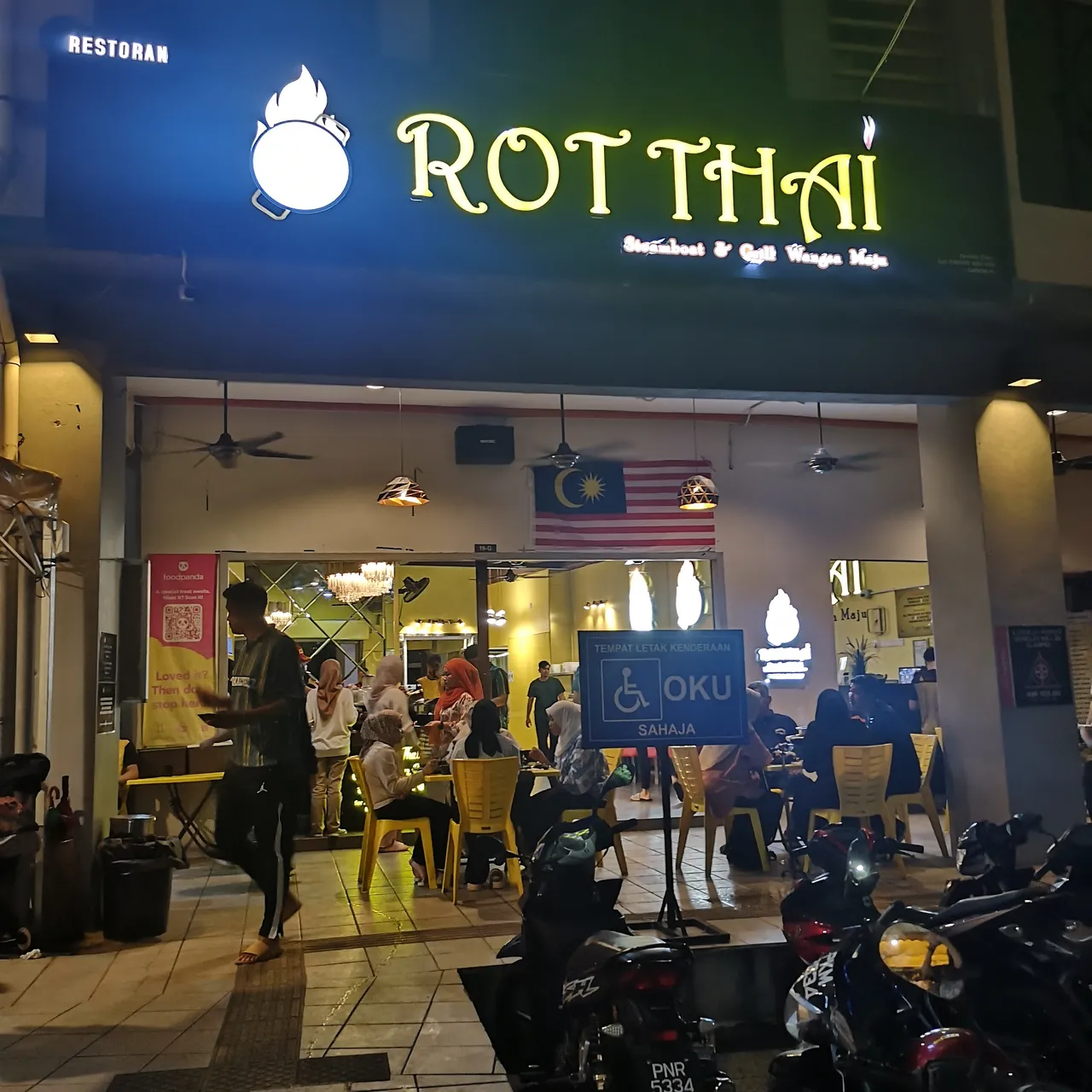Buffet Dinner at Rot Thai Steamboat and Grill