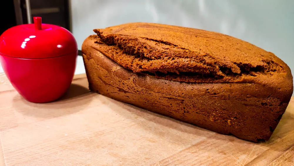 Rúgbrauð - the Icelandic Rye Bread with Golden Syrup and Buttermilc...