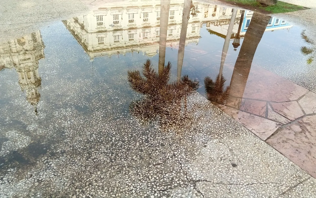 Old Havana. A tour of its streets / La Habana Vieja. Un recorrido p...