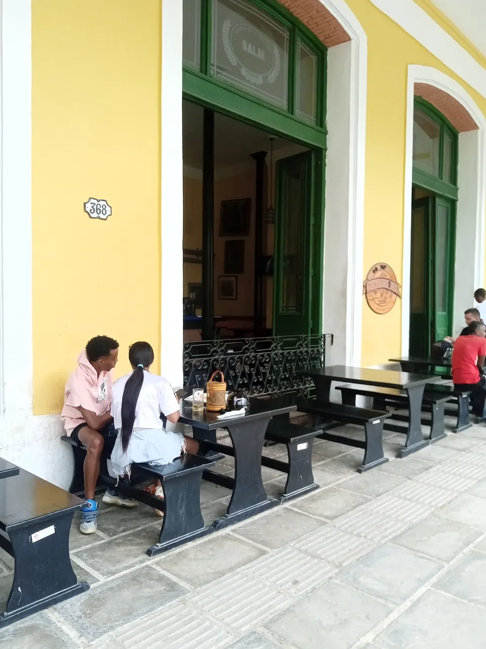Old Havana. A tour of its streets / La Habana Vieja. Un recorrido p...
