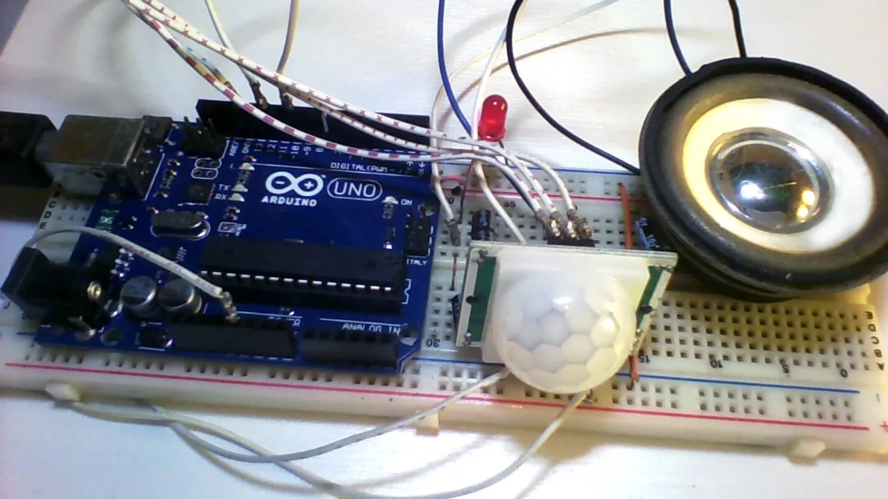 SENSOR PIR (HC-SR501) CON ALARMA | Proyectos con Arduino uno