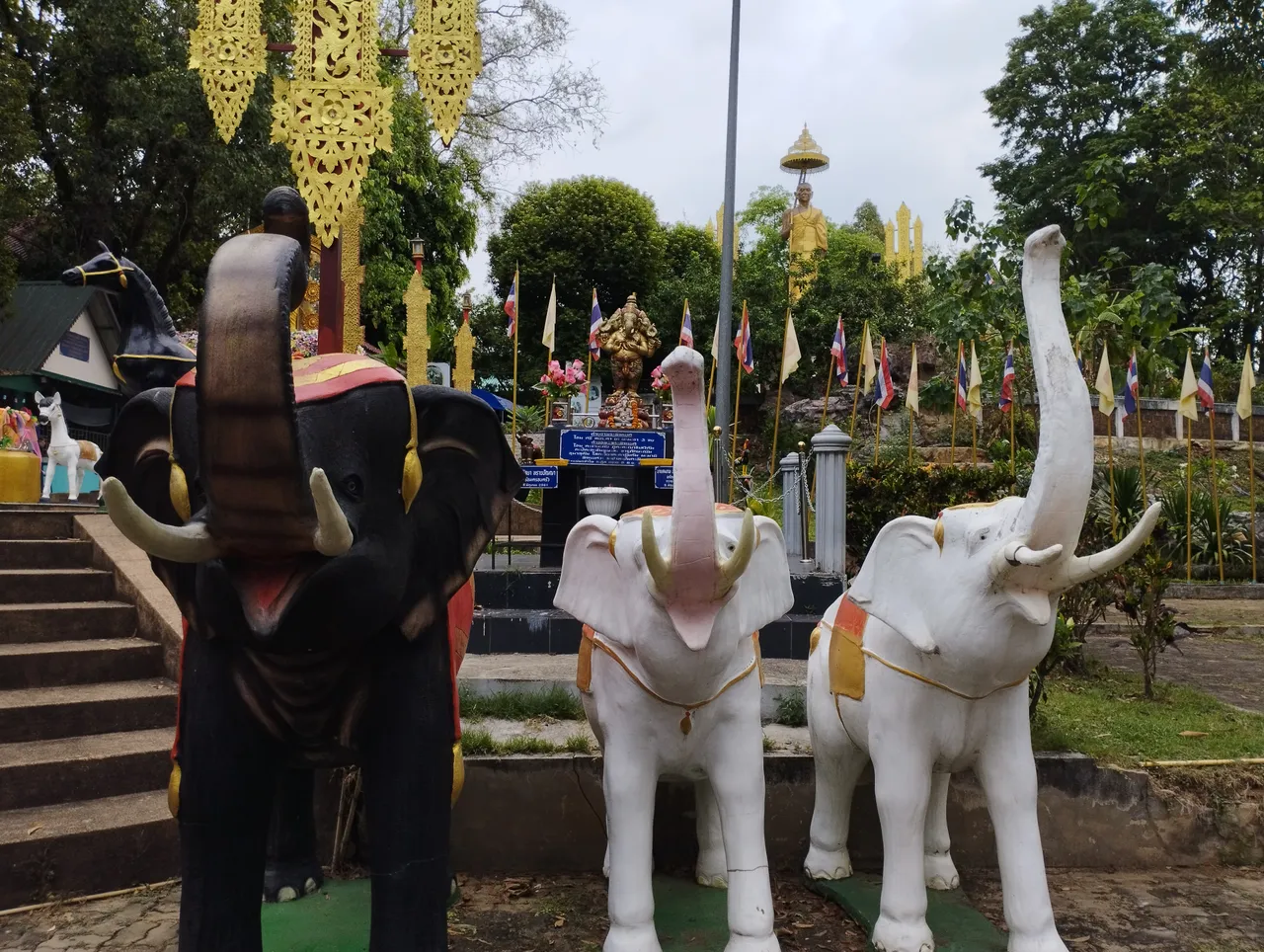 Enjoy the Phra Chao Fang Phra Nang Sam Phio Monument and Wat Phra B...