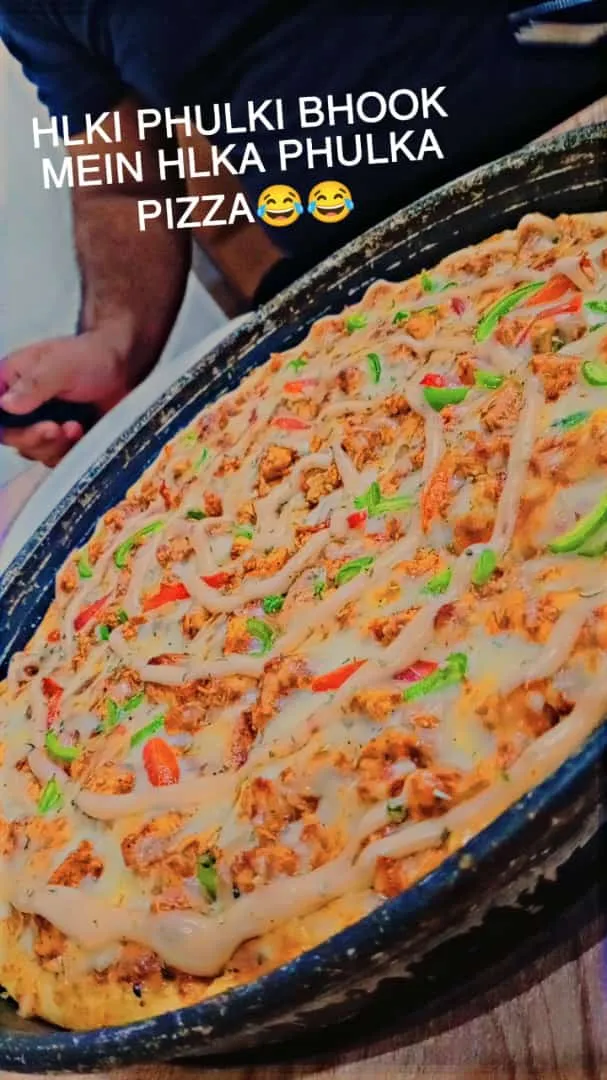 Halki phulke bhook main halkha phulkha pizza 🍕