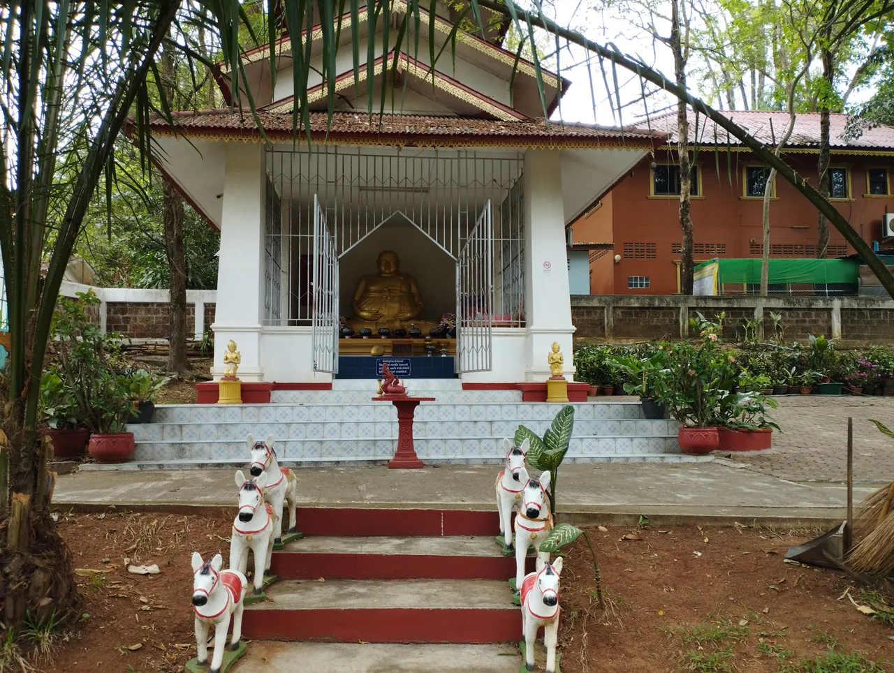 Enjoy the Phra Chao Fang Phra Nang Sam Phio Monument and Wat Phra B...