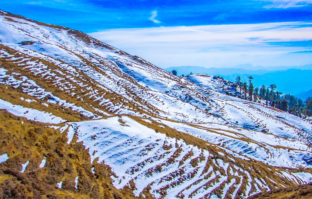 Shikari Devi temple, first snowfall visit (India)