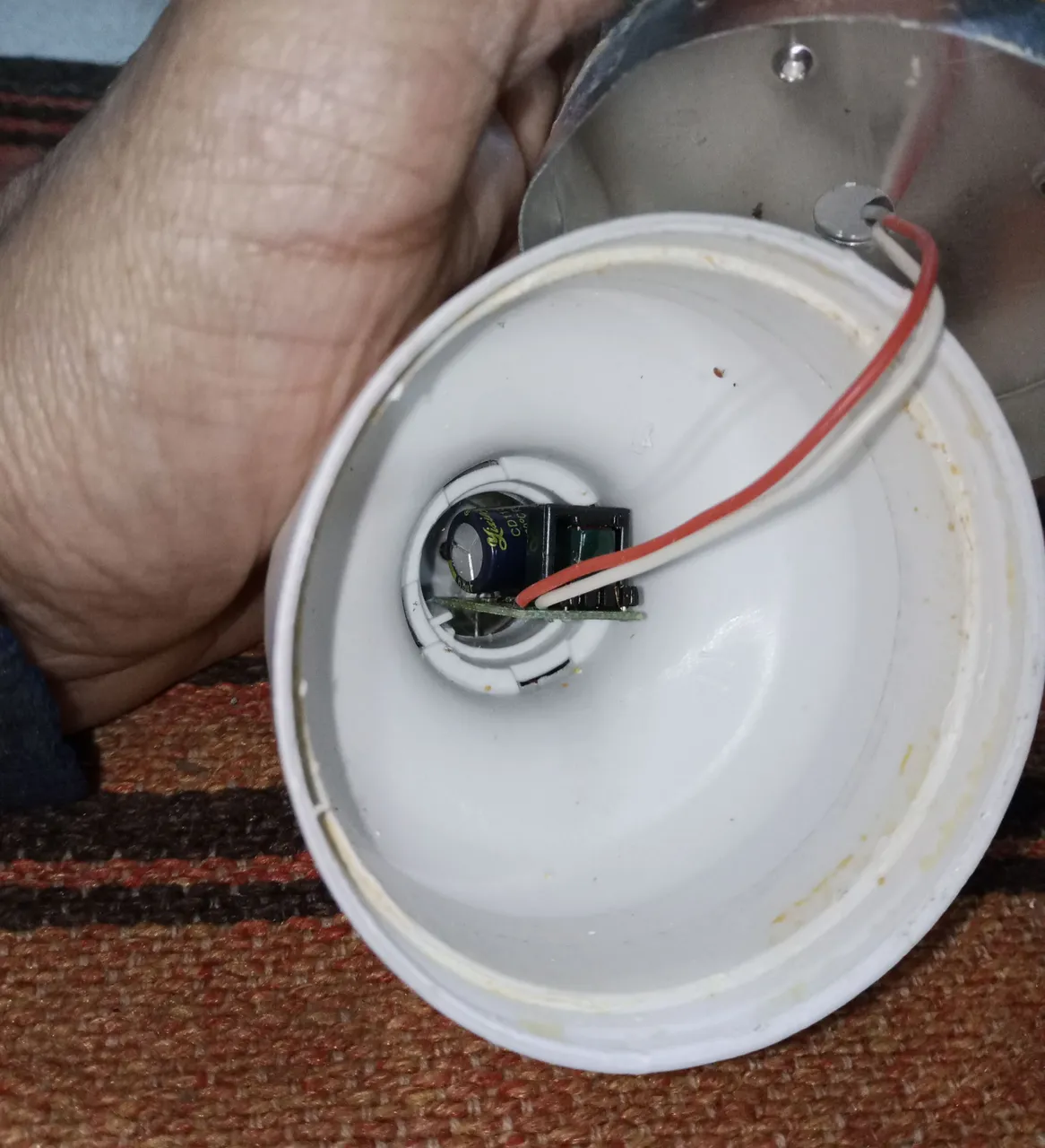 Advanced LED light bulb repair [Eng+Spa]