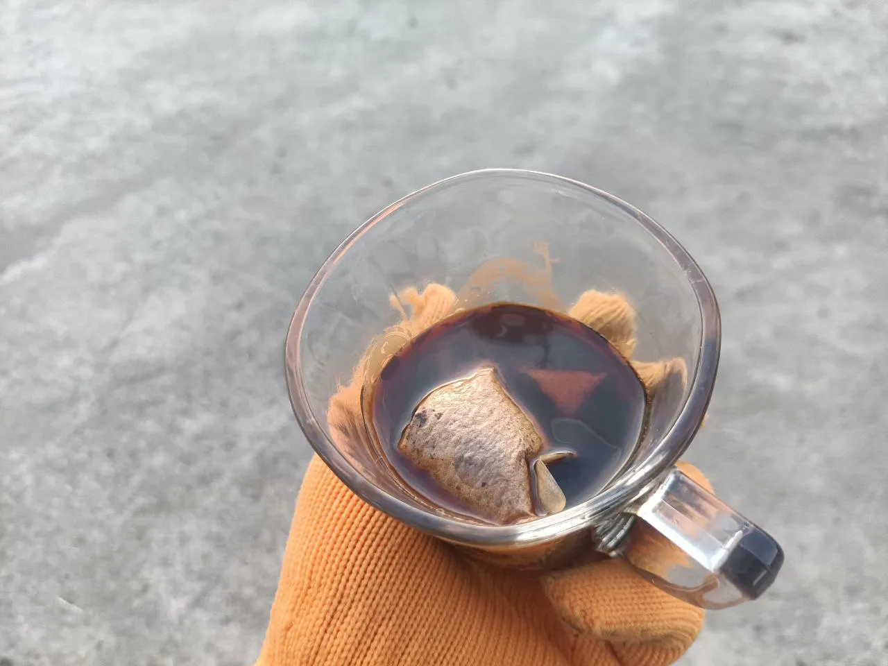 Harvesting horn bananas.