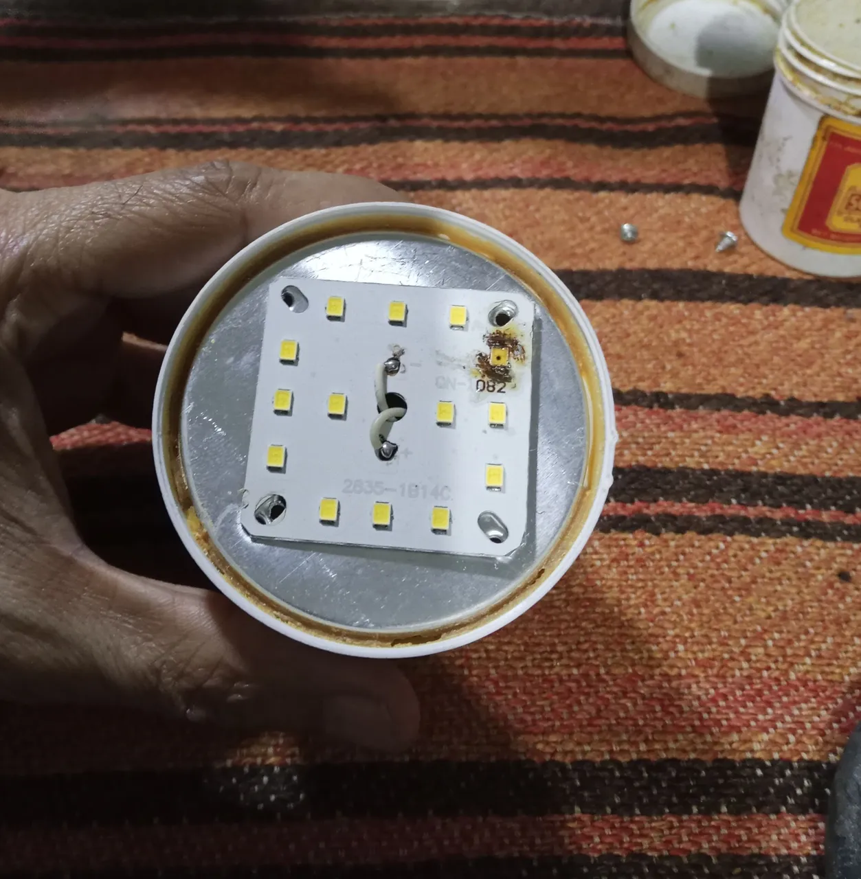 Advanced LED light bulb repair [Eng+Spa]