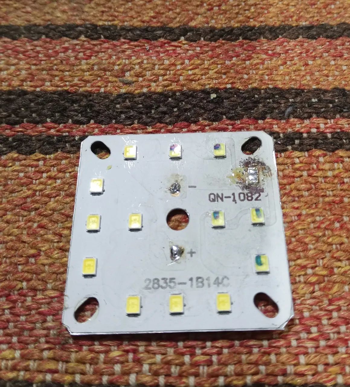 Advanced LED light bulb repair [Eng+Spa]