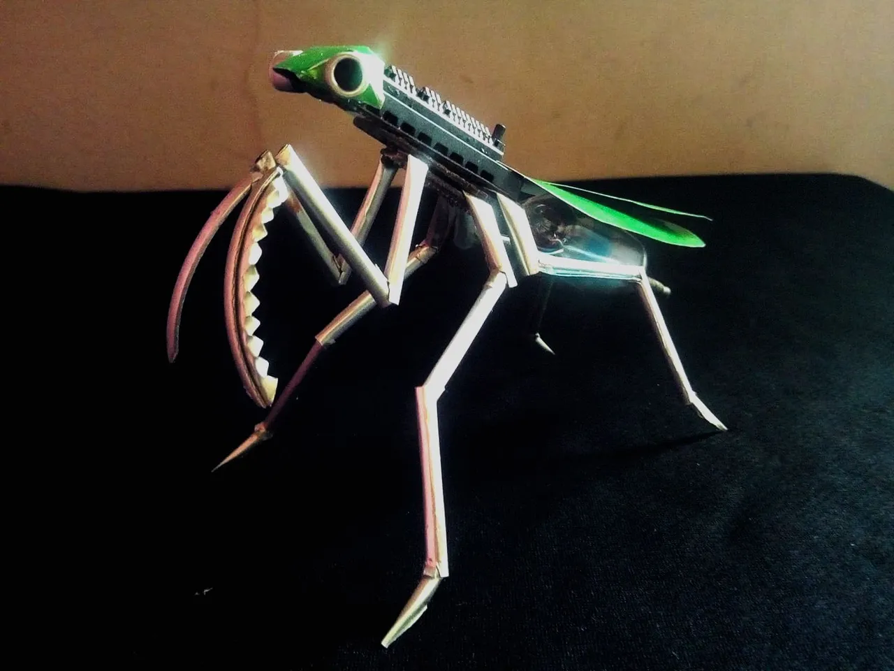 [ENG-ESP] RELIGIOUS MANTIS MADE WITH RECYCLING PARTS