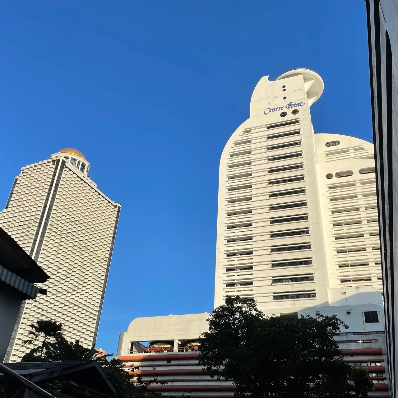 Beautiful Sunday: exploring narrow lanes behind New Road.