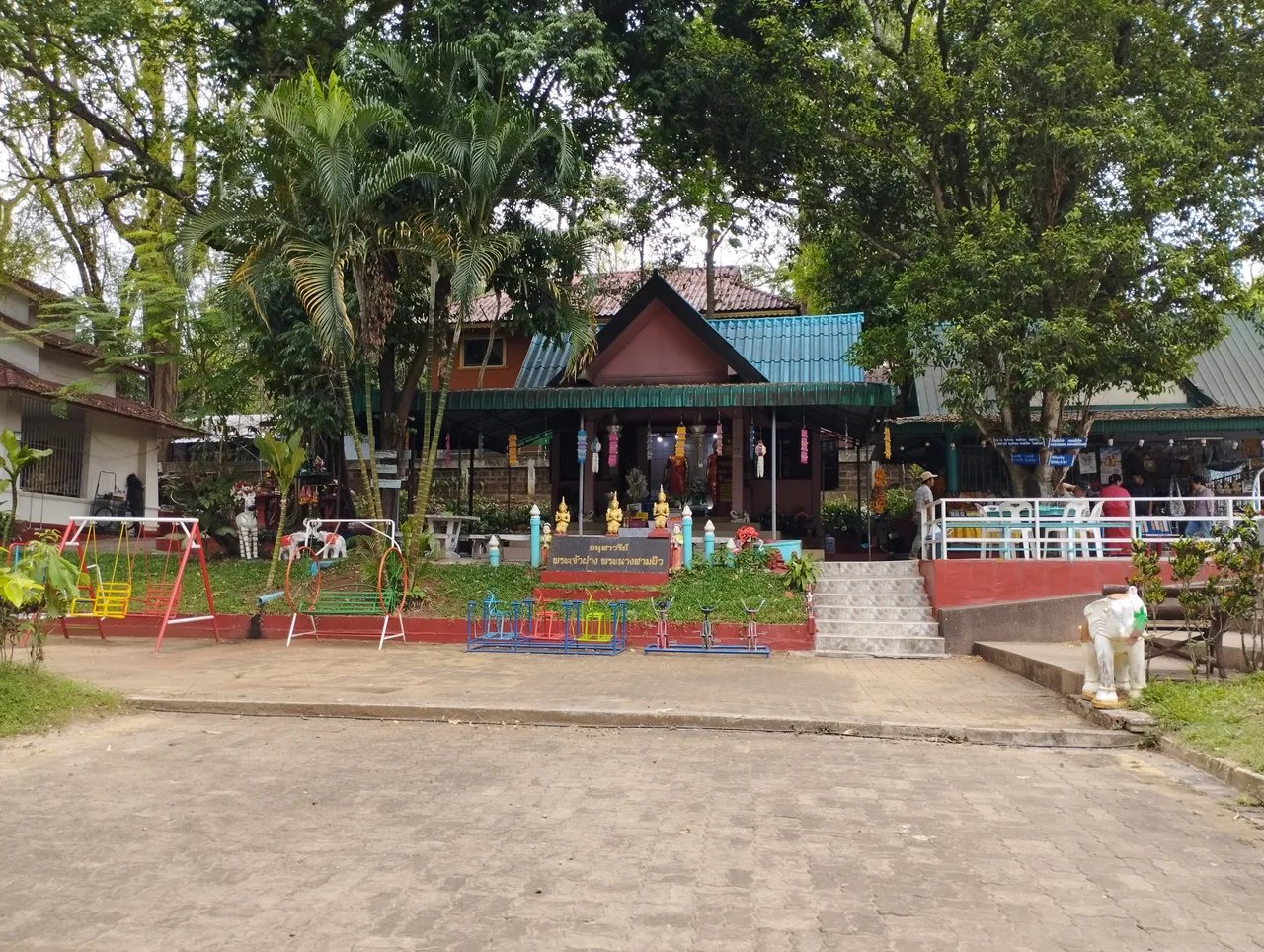 Enjoy the Phra Chao Fang Phra Nang Sam Phio Monument and Wat Phra B...