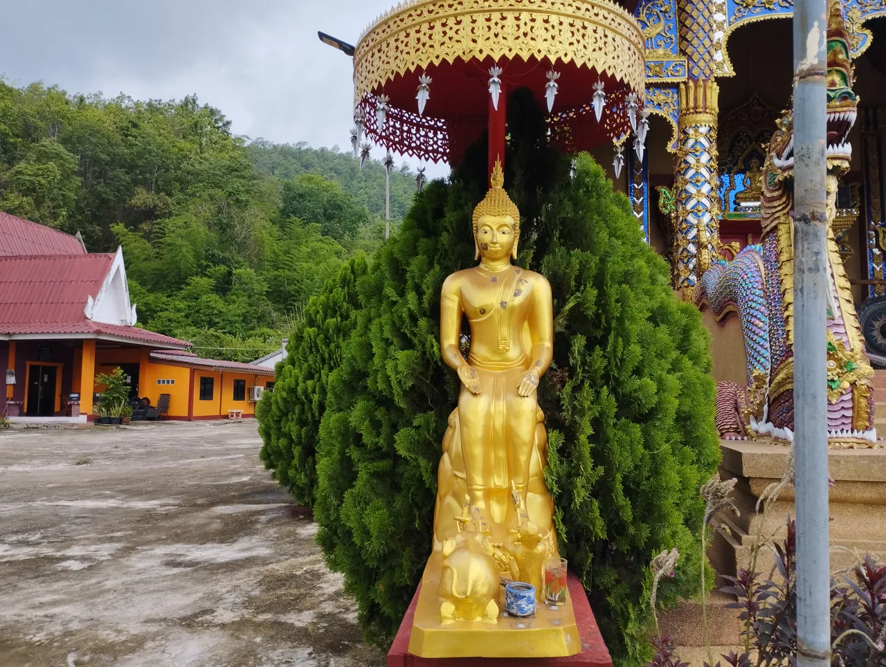 Enjoy at Wat Ban Ai and Wat Phatu Muang Pha Hong, Chai Prakan Distr...