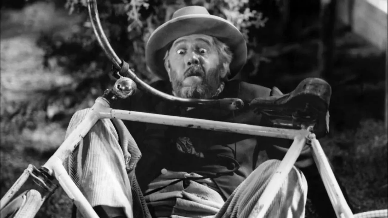 Film Review: Bizarre, Bizarre (Drôle de drame, 1937)