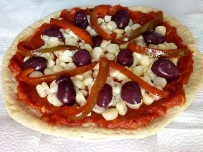 [RECETA VEGANA] | PIZZA 🍕 CON CHOCLO🌽, ACEITUNAS Y PIMENTÓN