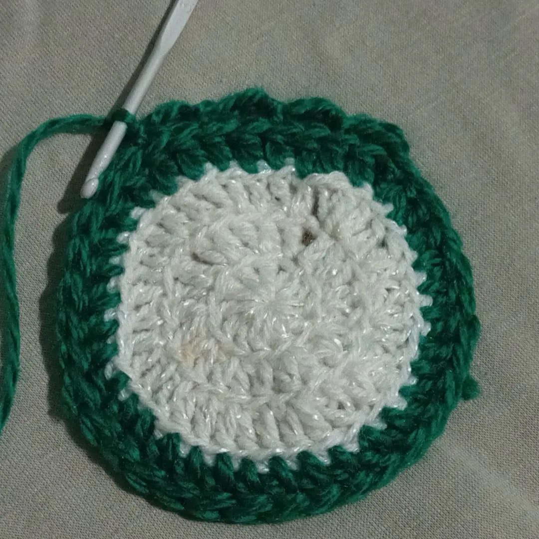 Christmas coasters in crochet fabric// POSA VASO navideño en tejido...