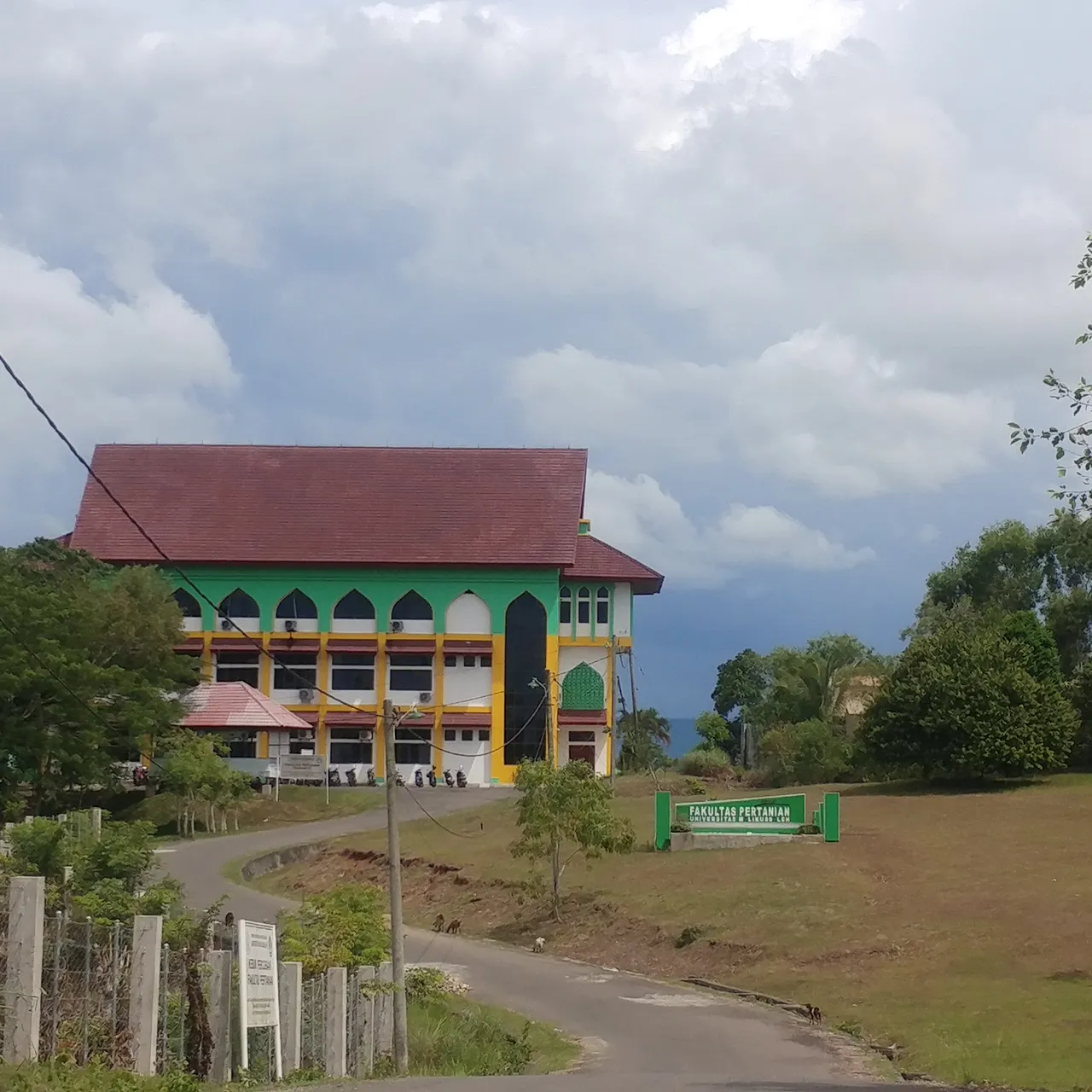 Foto pemandangan gedung unimal