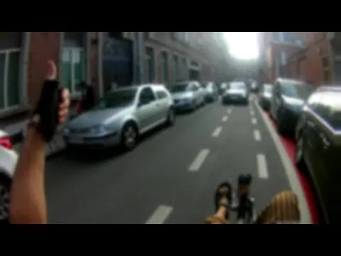 J'ai une voiture, donc incapable de marcher 300 mètres dans Namur