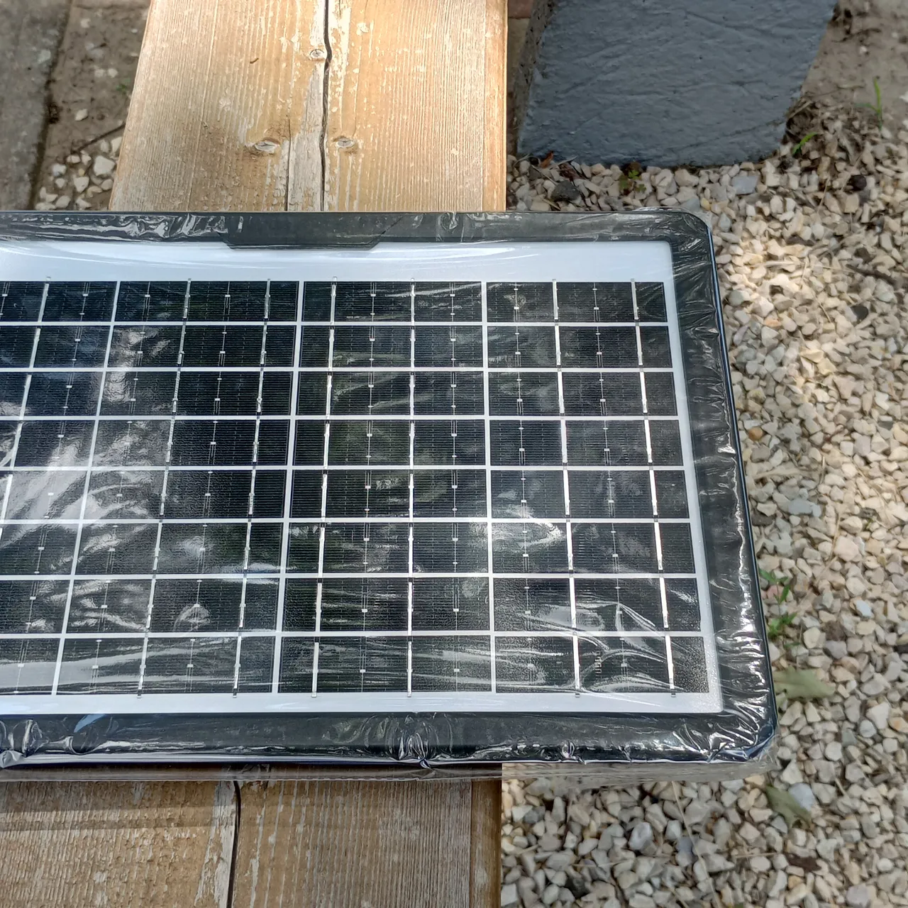 CCLamp CL-1615 solar panel smartphone and battery charger unboxing ...