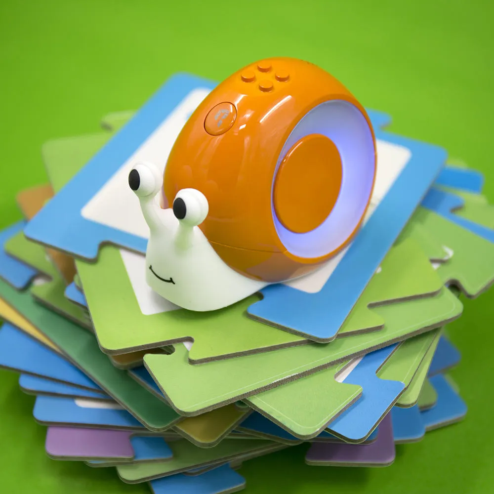 Robobloq Qobo - Card programming robot to teach students how to cod...