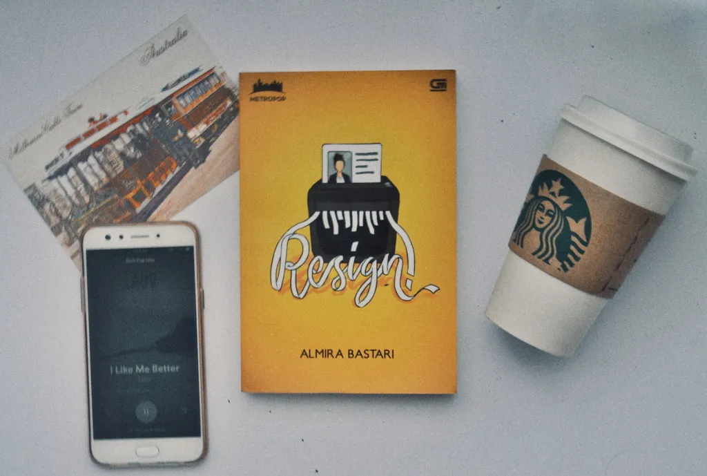 [REVIEW] Buku Resign! Karangan Almira Bastari