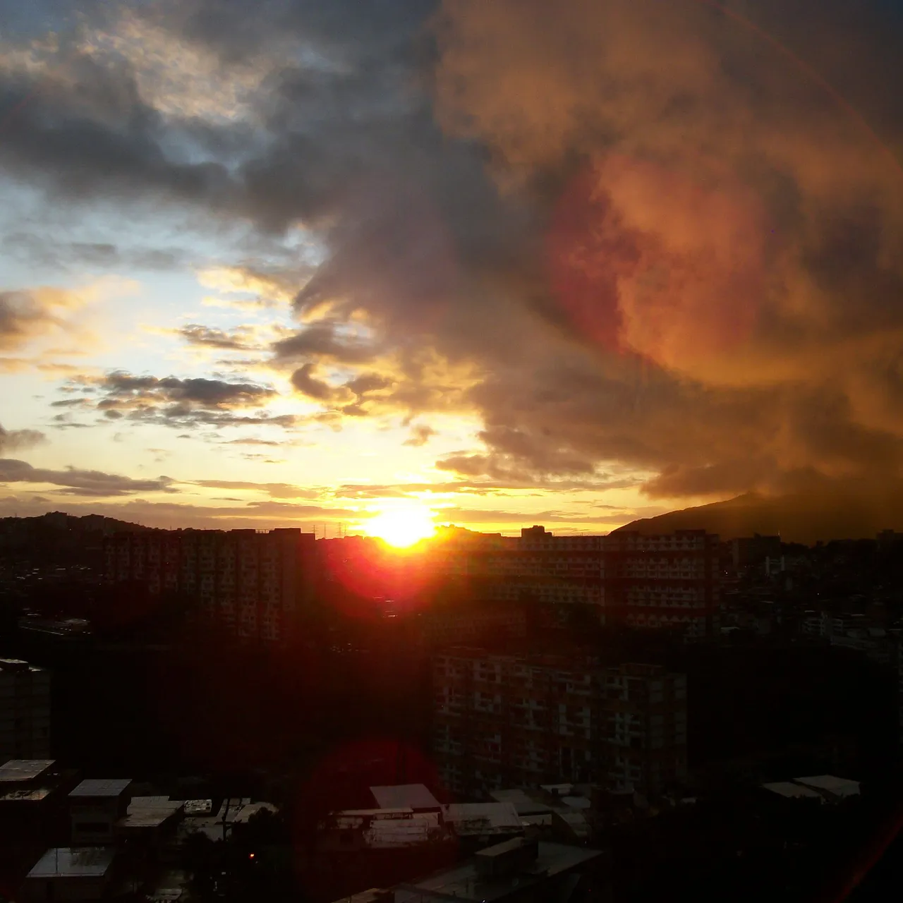 The Battle of the Sunset / La Batalla del Atardecer