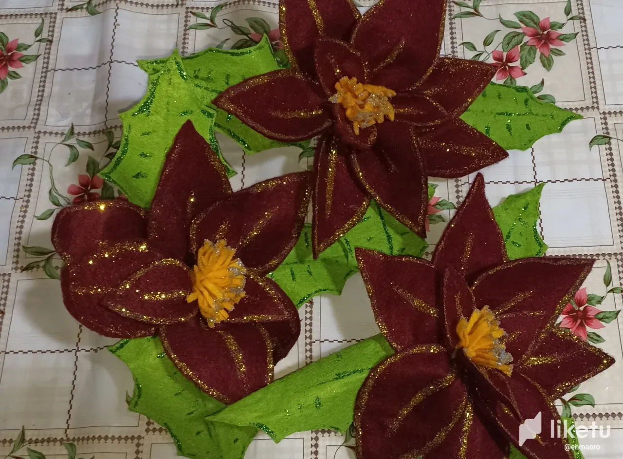 Flores de Fieltros Decoradas con Escarchas// Felt Flowers Decorated...